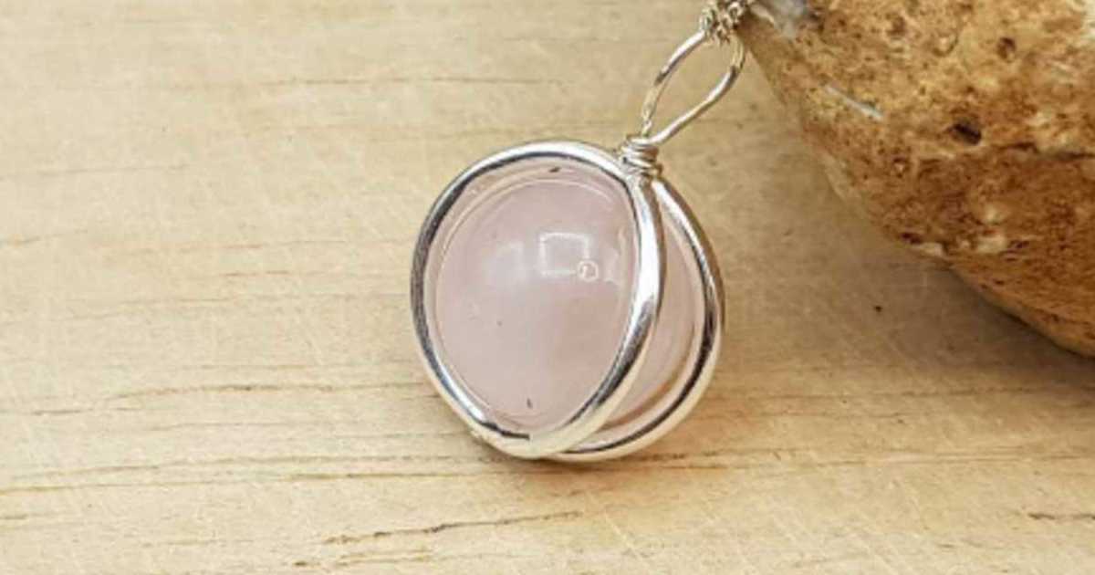 Empowered Crystals :: Rose Quartz circle necklace